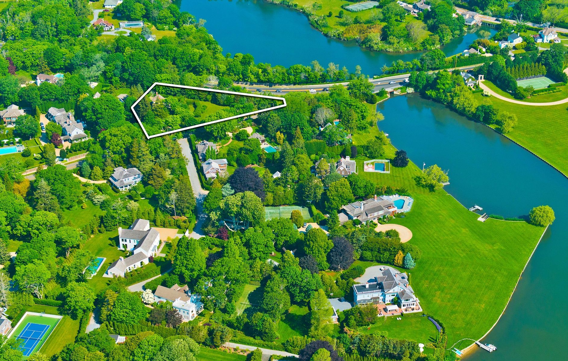 10 Little Cobb Rd in Water Mill | Out East