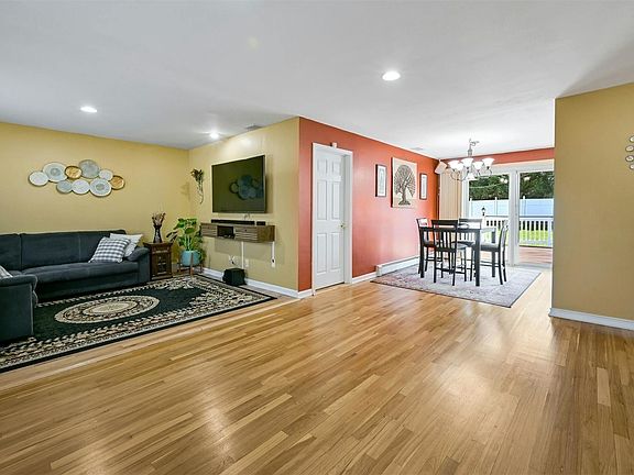 438 Townline Road, Commack, NY 11725 | MLS #3513882 | Zillow