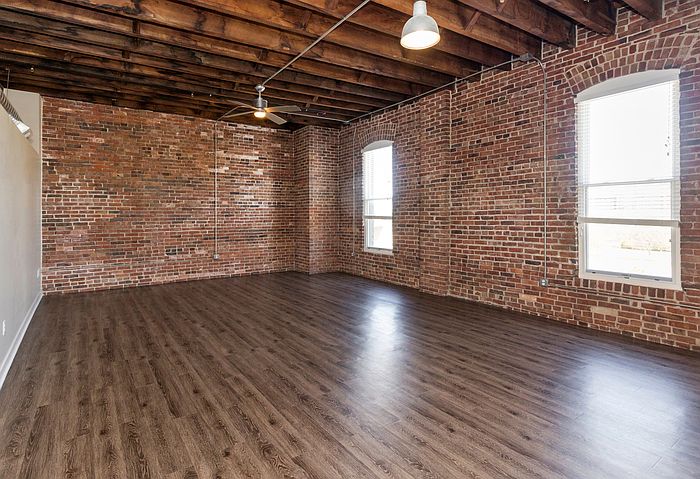 320 SW 7th St, Des Moines, IA 50309 | Zillow