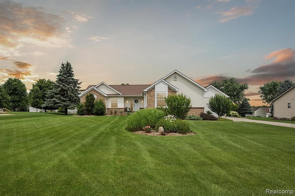 11215 Cathy Dr, Goodrich, MI 48438 | Zillow