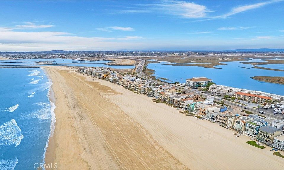 55B Surfside Ave, Surfside, CA 90743 | MLS #OC25000584 | Zillow