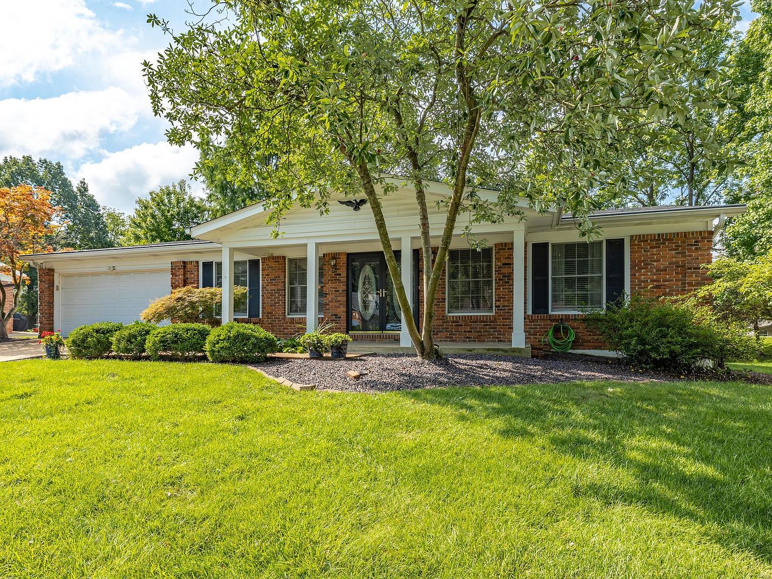 15734 Plymton Ln, Chesterfield, MO 63017 | Zillow