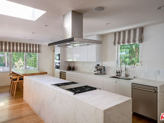 1130 Maytor Pl, Beverly Hills, CA 90210 | MLS #22-183827 | Zillow