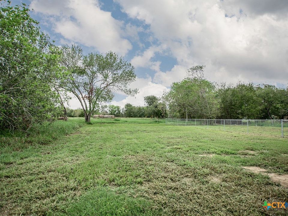 706 Peabody St, Edna, TX 77957 | Zillow