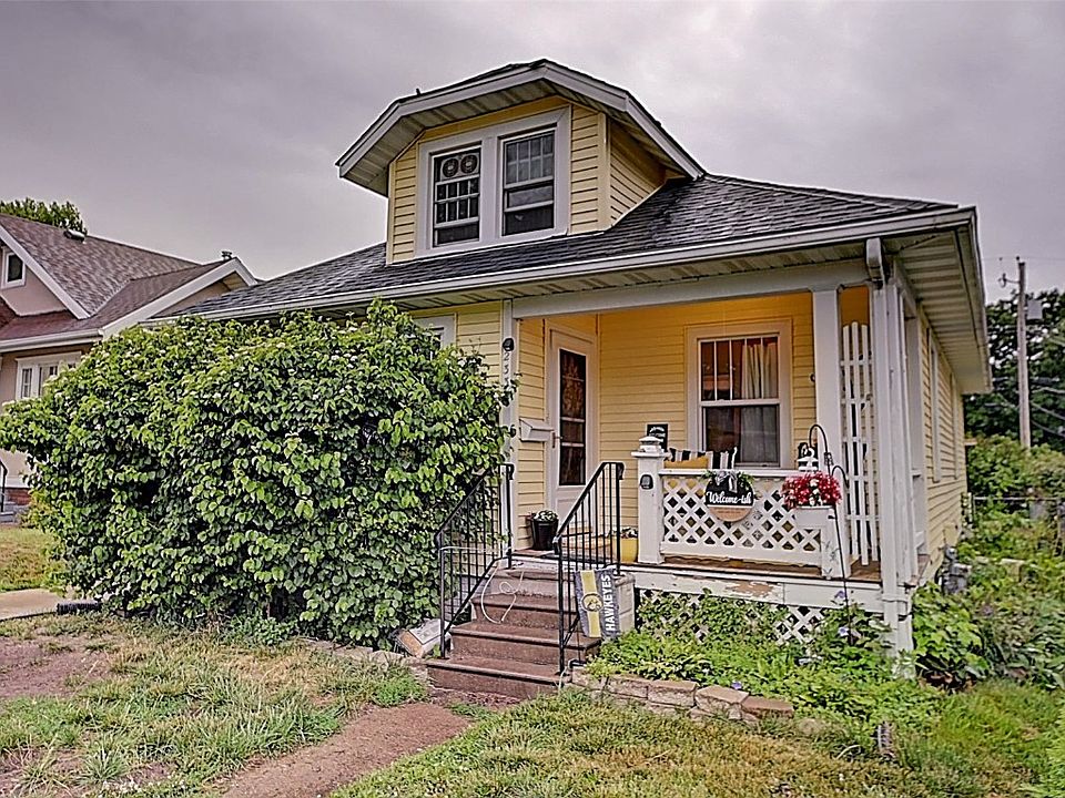 2338 C Ave NE, Cedar Rapids, IA 52402 | Zillow