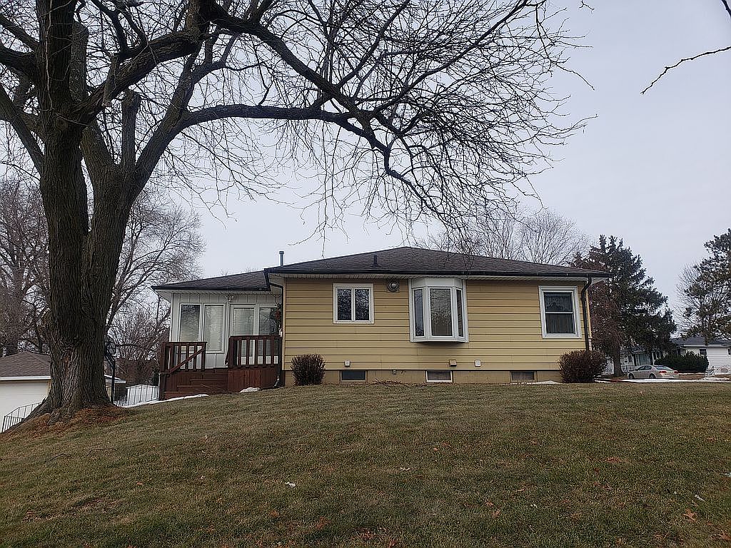 1819 Gibson St, Cedar Falls, IA 50613 | Zillow