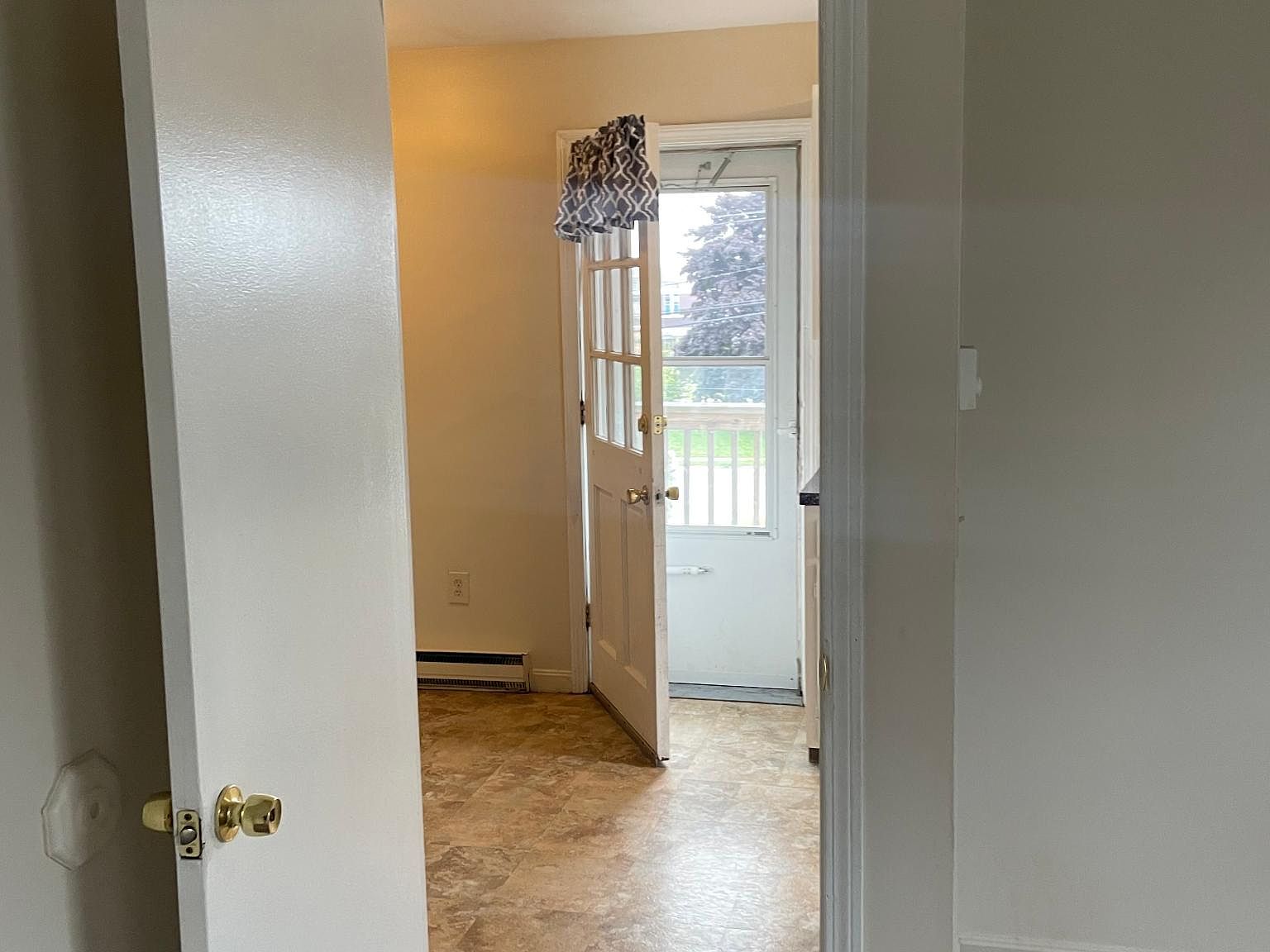 15 Chester St #4, New London, CT 06320 | Zillow