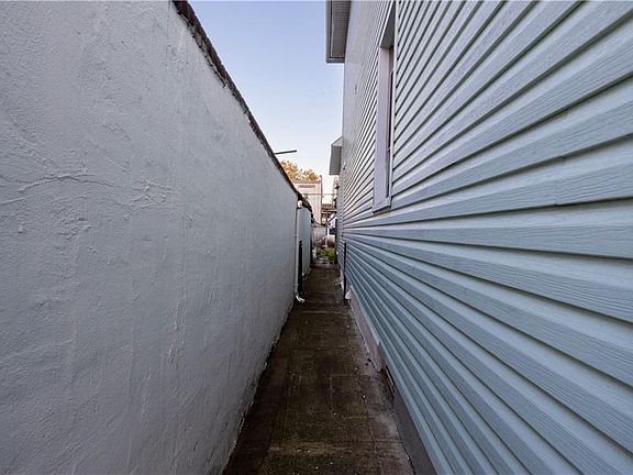 209 Bay 10th St, Brooklyn, NY 11228 | MLS #473830 | Zillow