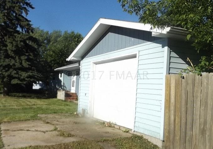 176 S Cavalier St, Pembina, ND 58271 | Zillow