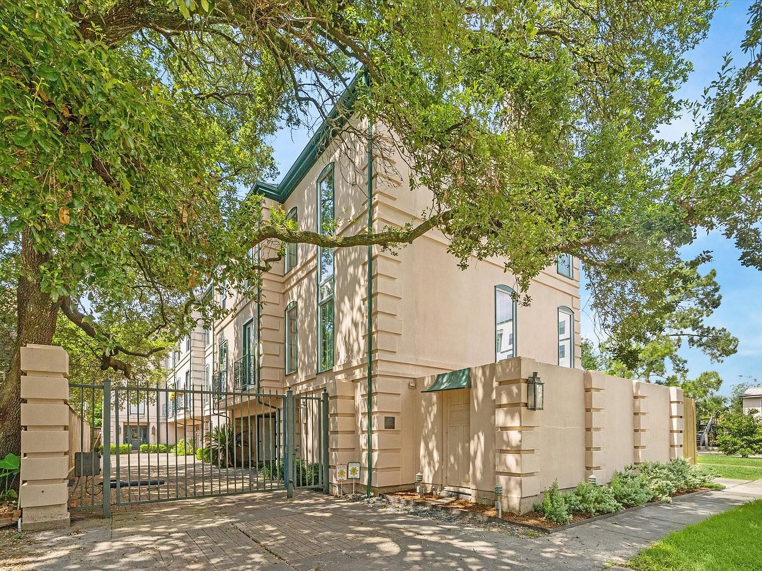 1919 Harold St APT B, Houston, TX 77098 | Zillow