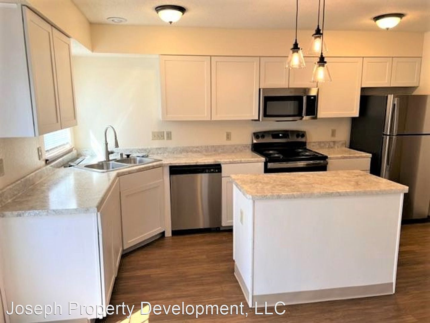 N34W23181 Circle Ridge Rd #101, Pewaukee, WI 53072 | Zillow