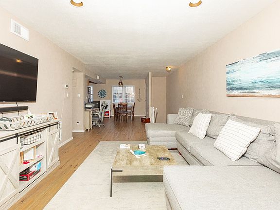 353 Mariners Way #353, Copiague, NY 11726 | Zillow