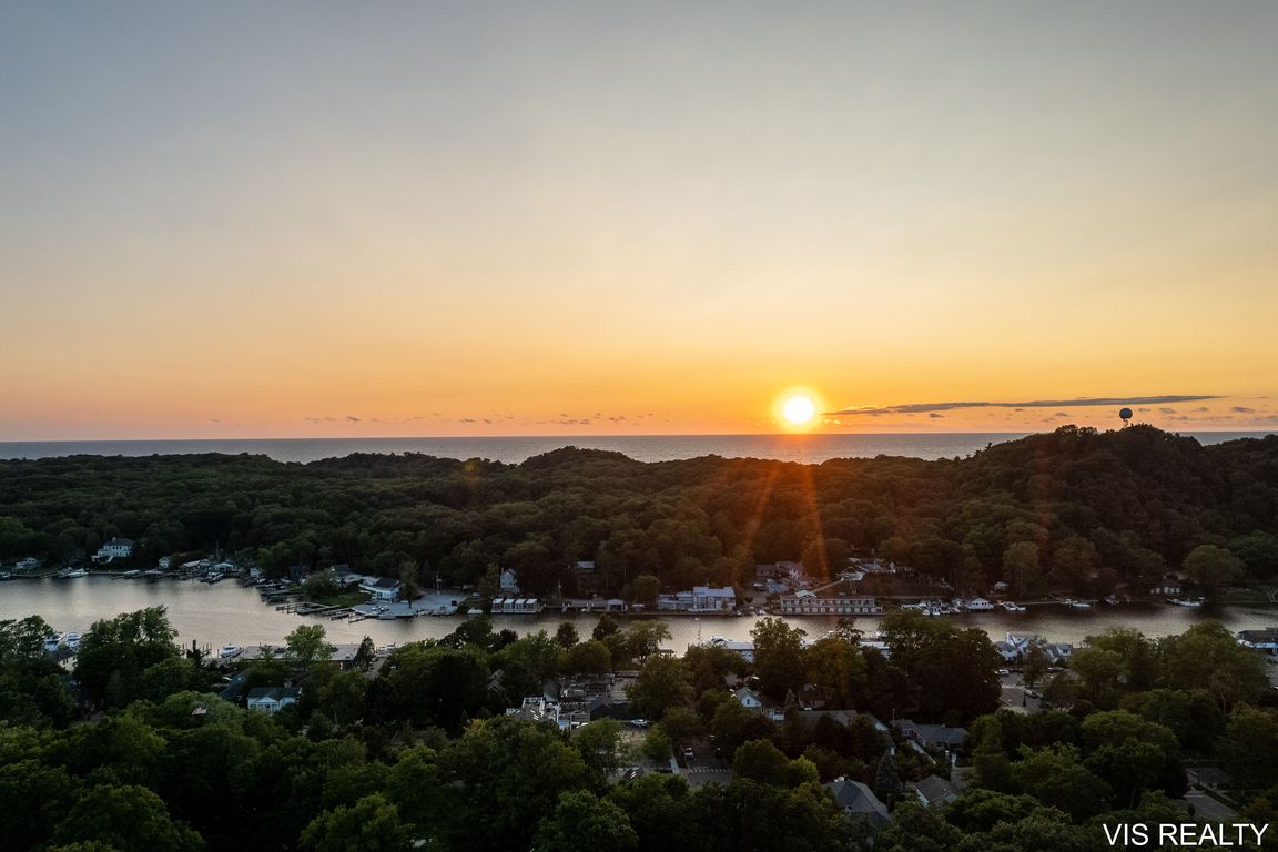 447 Butler St, Saugatuck, MI 49453 | MLS #24032350 | Zillow 447 Butler St, Saugatuck, MI 49453 | MLS #24032350 | Zillow