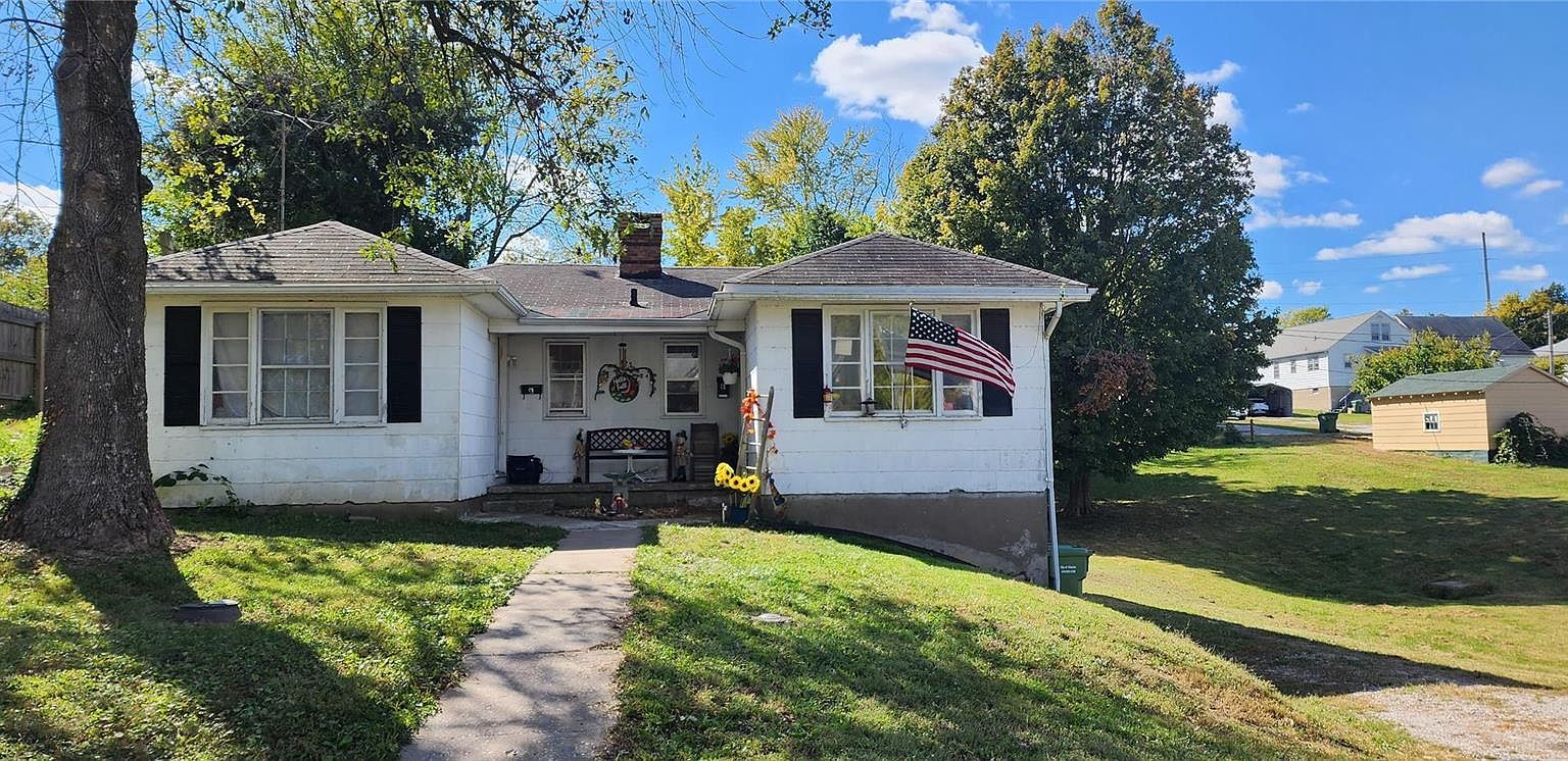 423 W German St, Chester, IL 62233 | Zillow