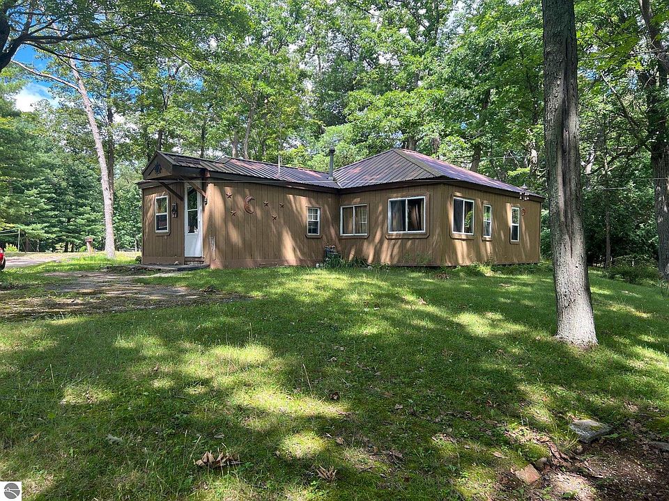 1880 Lake Dr, Harrison, MI 48625 | MLS #1911633 | Zillow