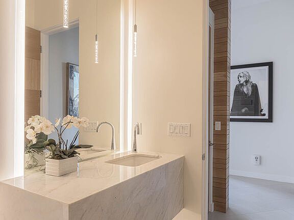 2341 Zorada Ct, Los Angeles, CA 90046 | MLS #22-220851 | Zillow