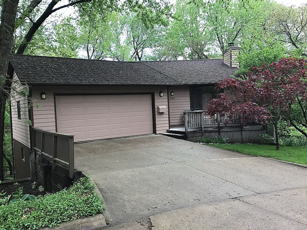 435 Bayard St, Iowa City, IA 52246 | Zillow