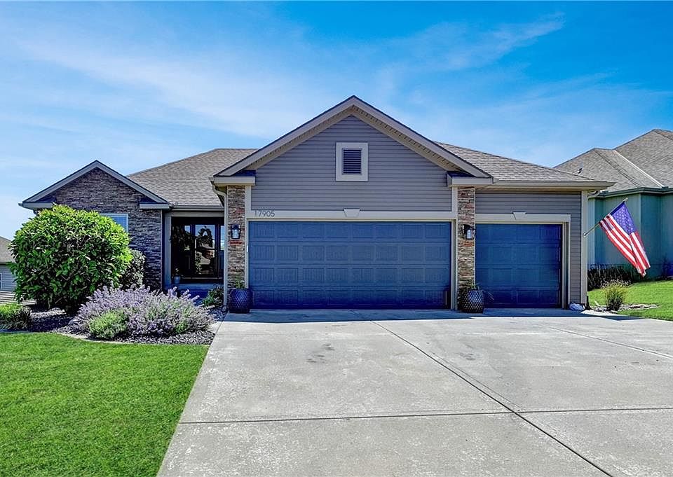 17905 Greyhawk Ridge Dr, Smithville, MO 64089 | Zillow