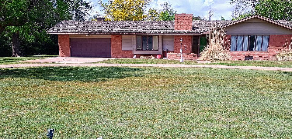 616 W 1st St, Kinsley, KS 67547 | Zillow