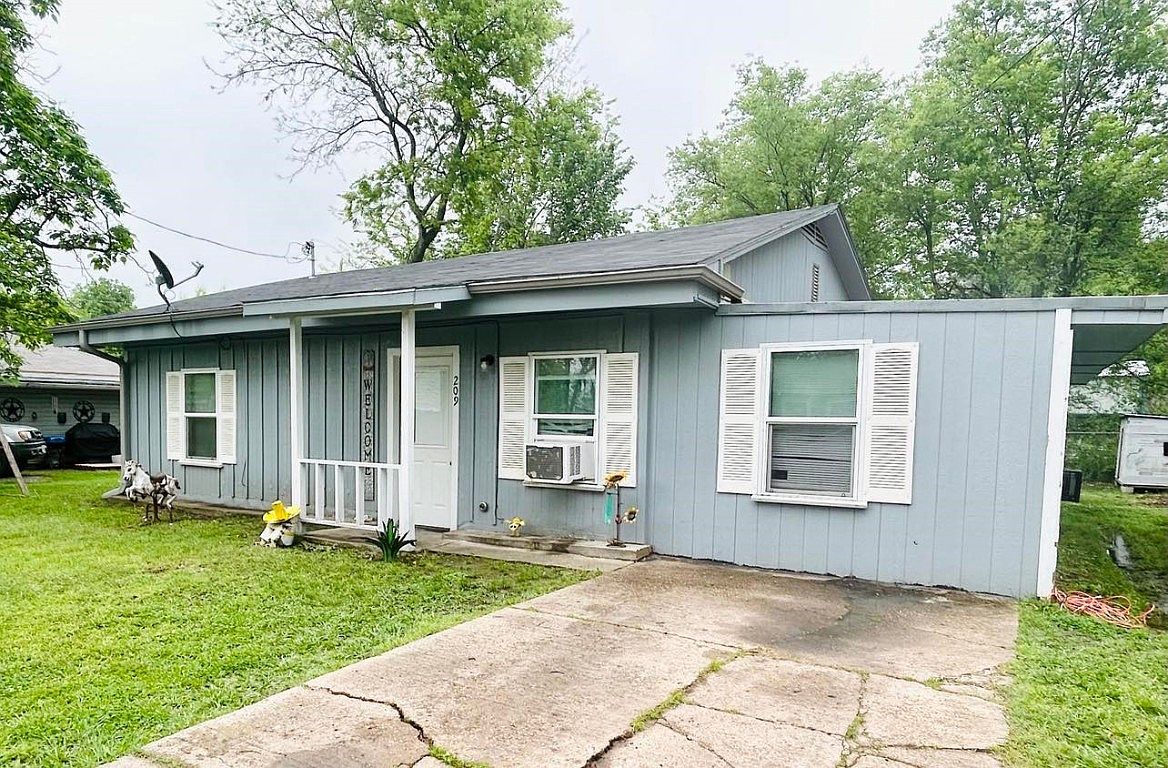 209 Kelly St, Bonham, TX 75418 | MLS #20584641 | Zillow