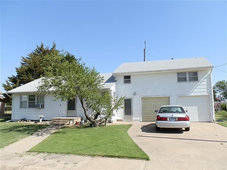 137 6th St NE, Gorham, KS 67640 | Zillow