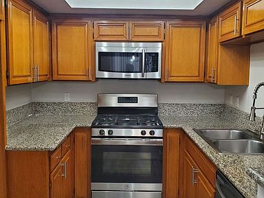 5242 Cartwright Ave #7, North Hollywood, CA 91601 | Zillow