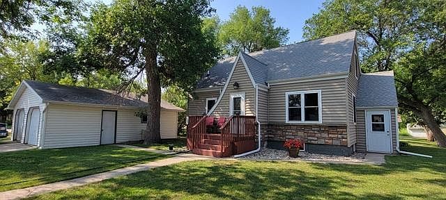 625 Lake St, Clinton, MN 56225 | Zillow