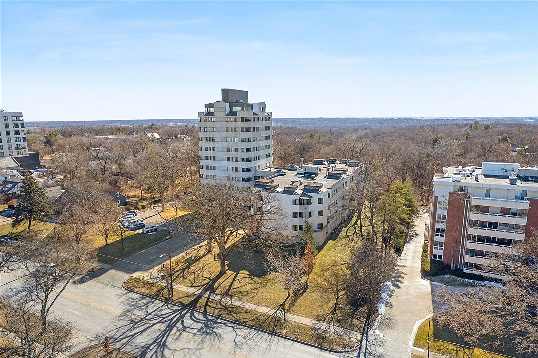 3930 Grand Ave #2SS, Des Moines, IA 50312 | Zillow