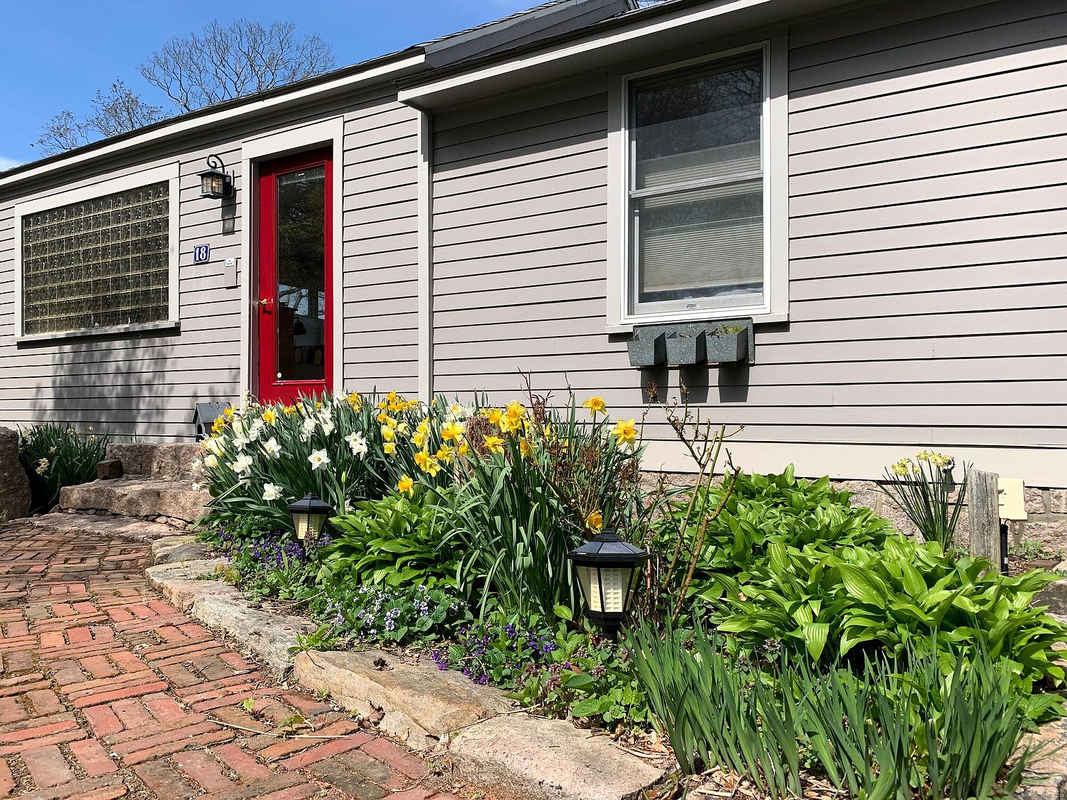 18 W Point Rd, Branford, CT 06405 | Zillow