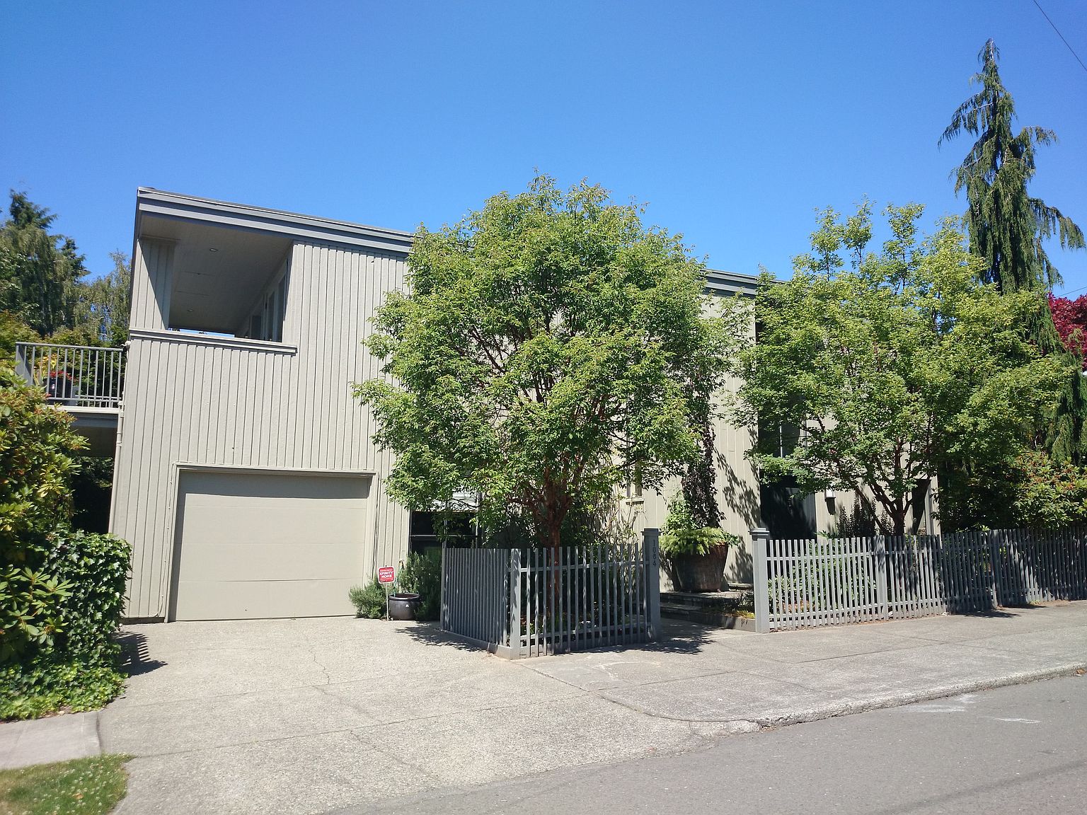 1064 E Howe St, Seattle, WA 98102 | Zillow