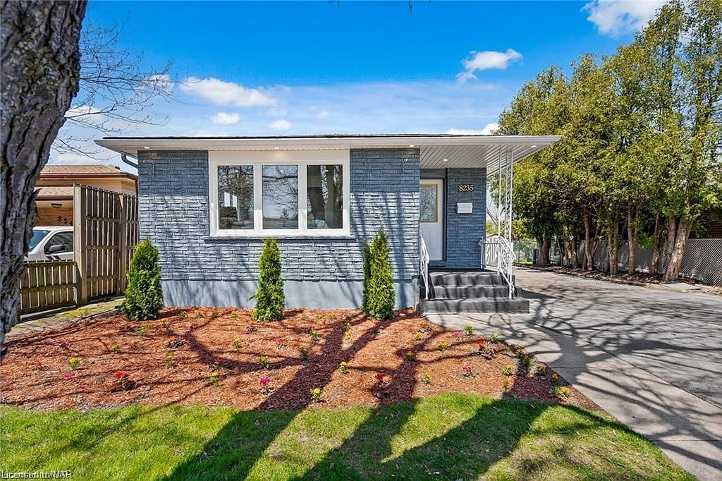 8235 Paddock Trail Dr, Niagara Falls, ON L2H 1X1 | Zillow