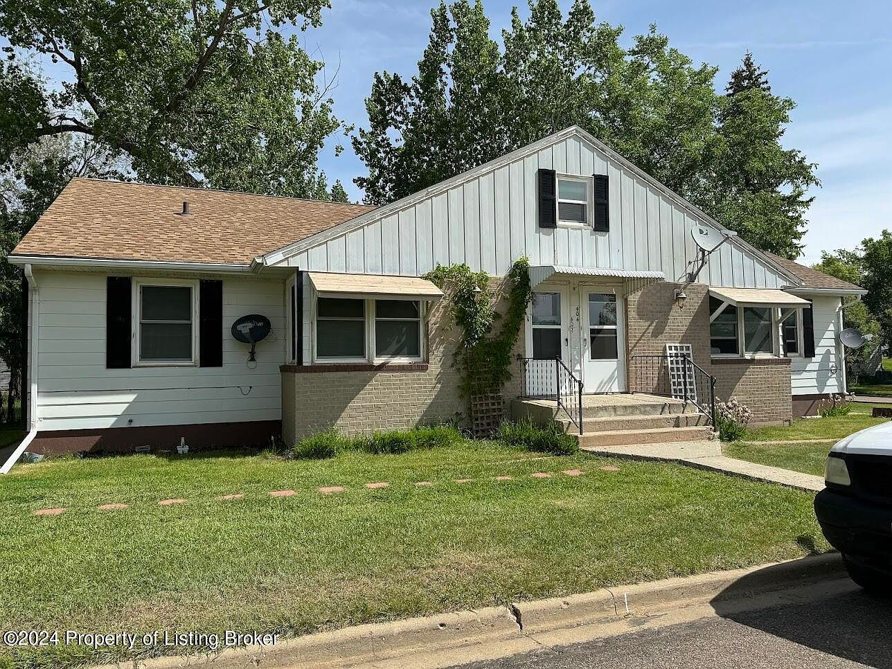 402 3rd St SW, Bowman, ND 58623 | MLS #24-470 | Zillow