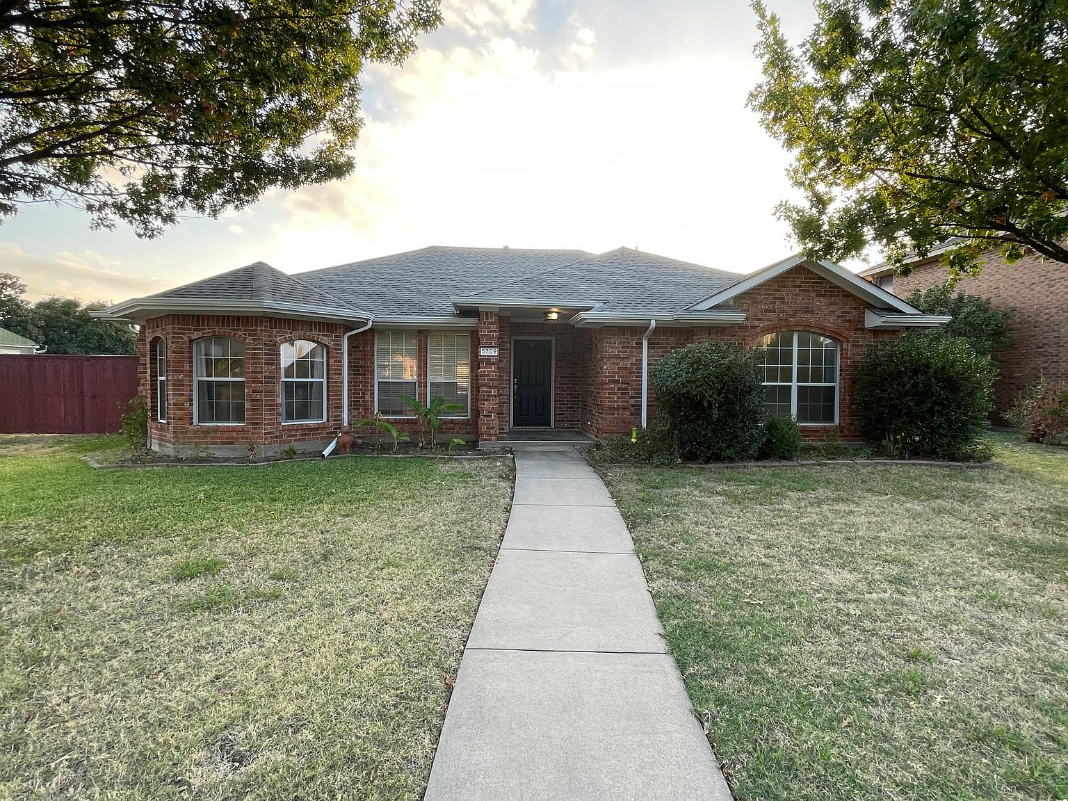 5709 Eagle Dr, Rowlett, TX 75088 | Zillow