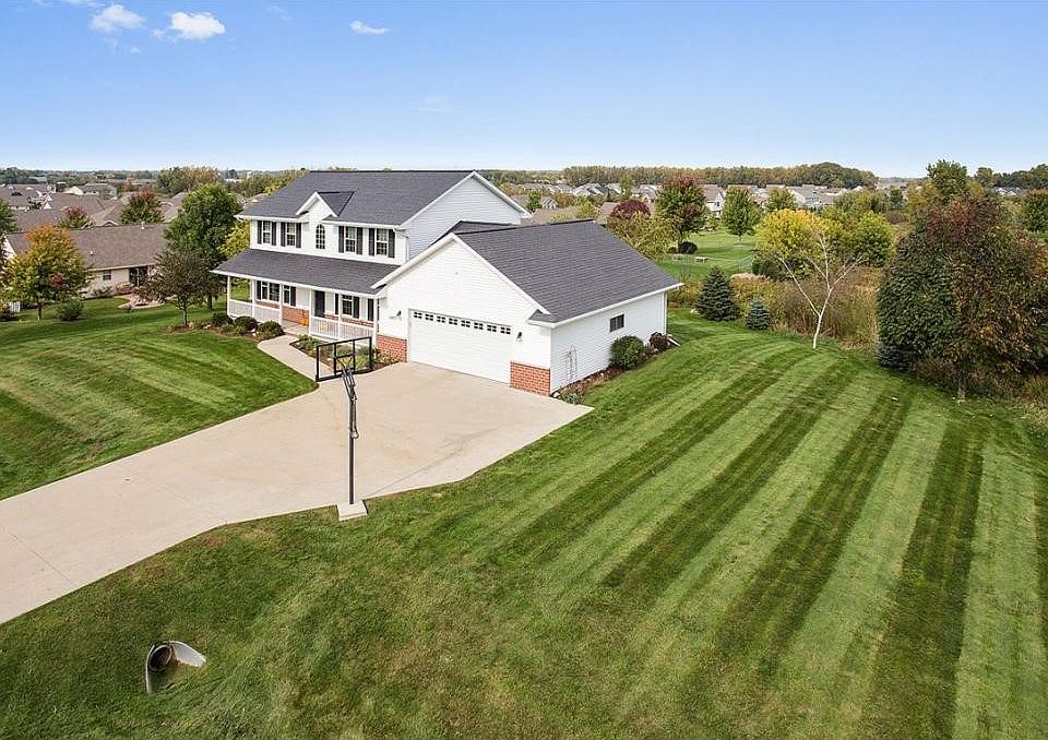 2407 Oak Ridge Cres, De Pere, WI 54115 | Zillow