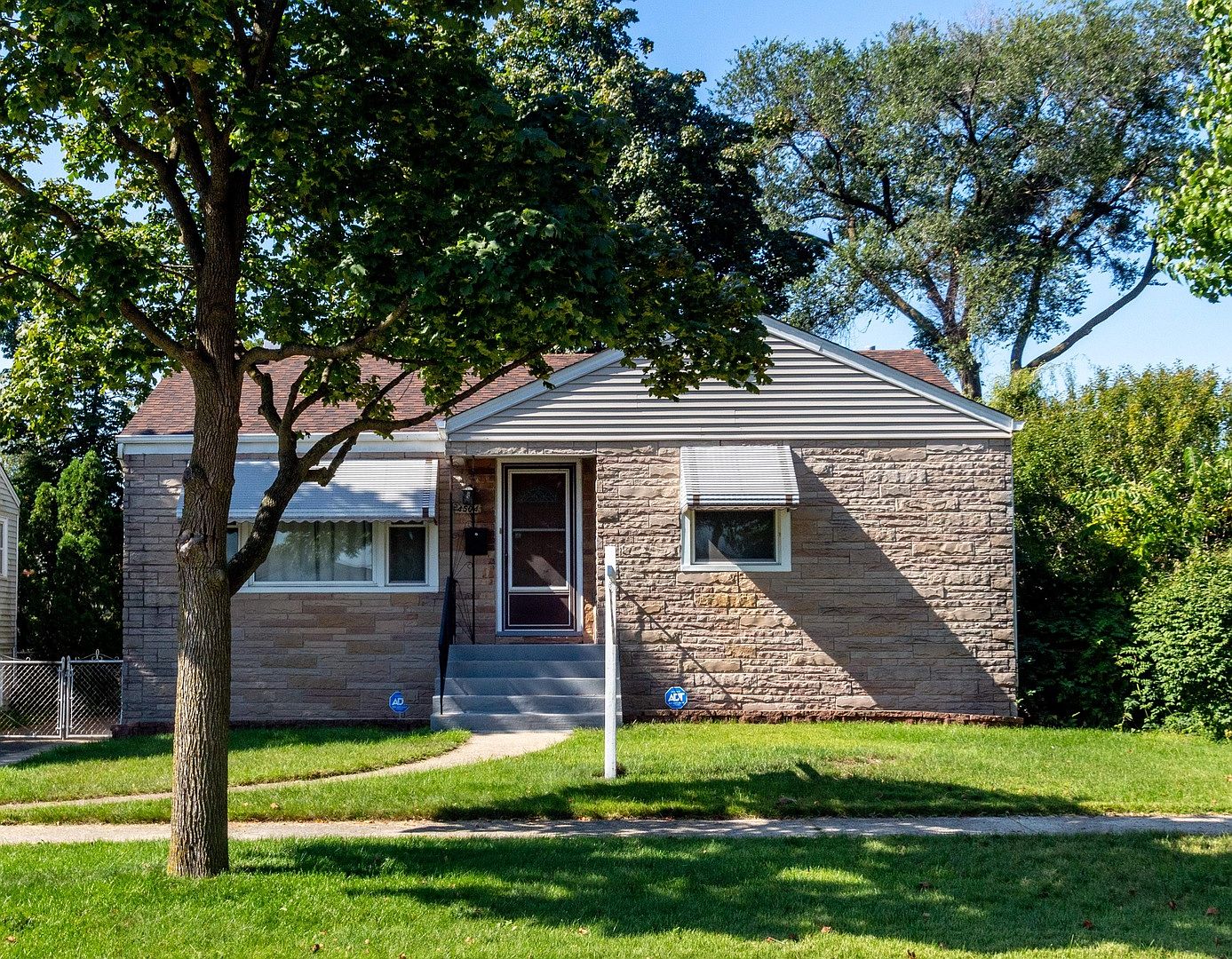 4504 Wisconsin Ave, Forest View, IL 60402 | Zillow