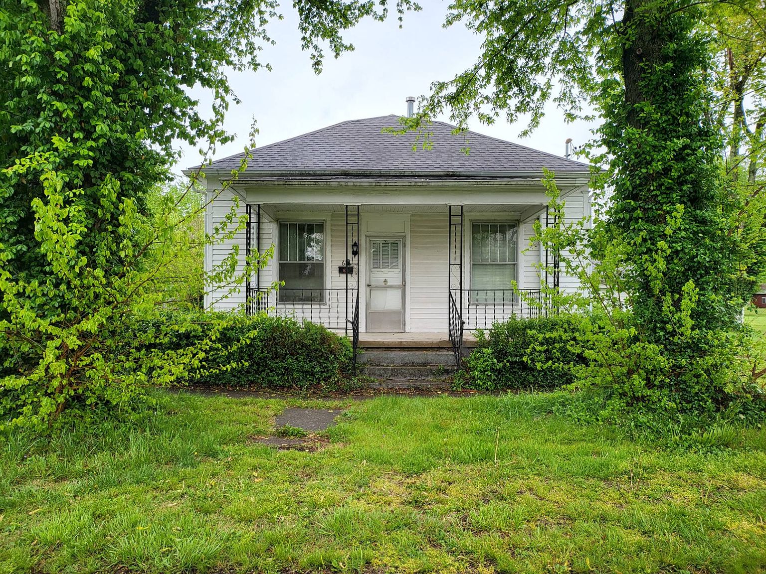 614 S May St, Sumner, IL 62466 | Zillow