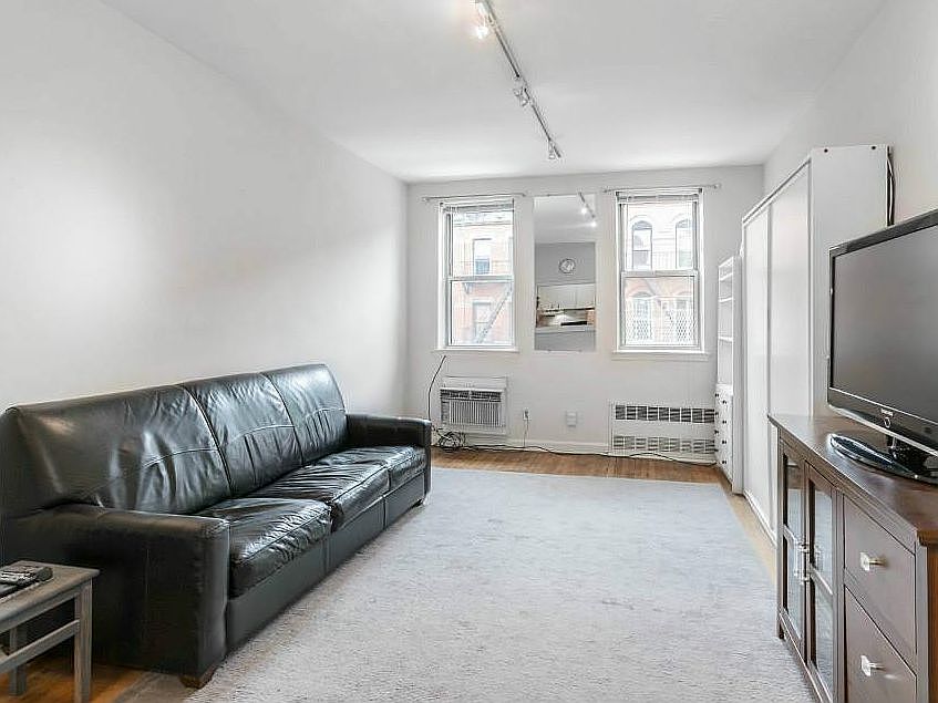 305 E 83rd St APT 4E, New York, NY 10028 | Zillow