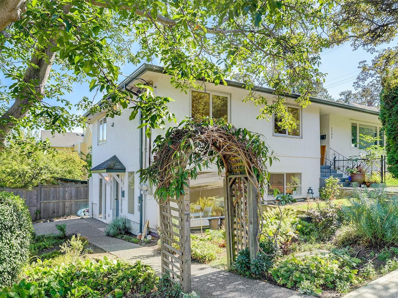 2207 Victor St, Victoria, BC V8R 4C6 | MLS #976628 | Zillow