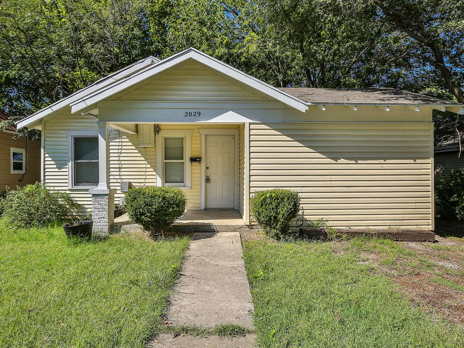 2029 N Howard Avenue, Springfield, MO 65803 | Zillow