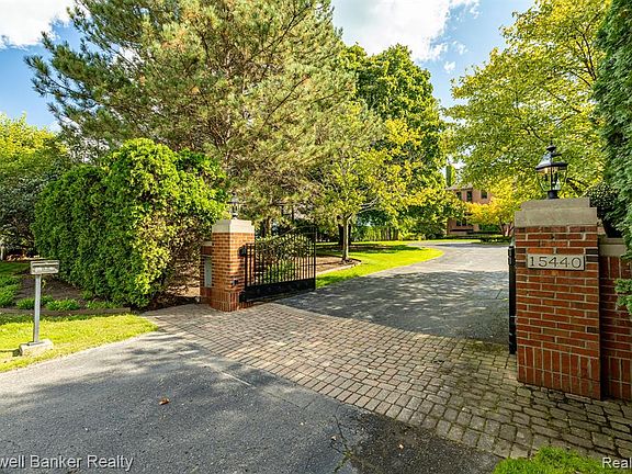 15440 Windmill Pointe Dr, Grosse Pointe Park, MI 48230 | MLS ...