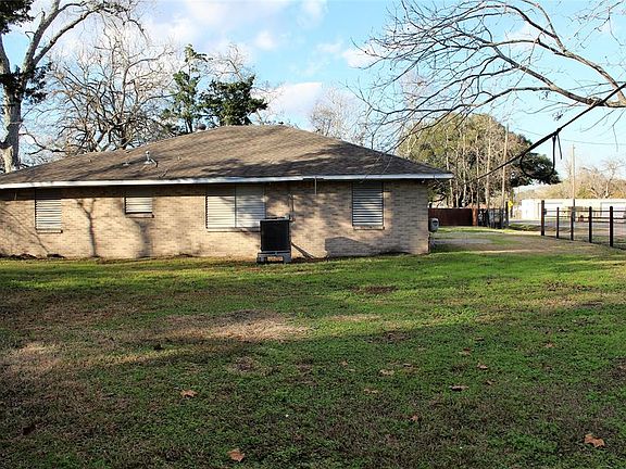 3910 Dickinson Ave, Dickinson, TX 77539 | Zillow