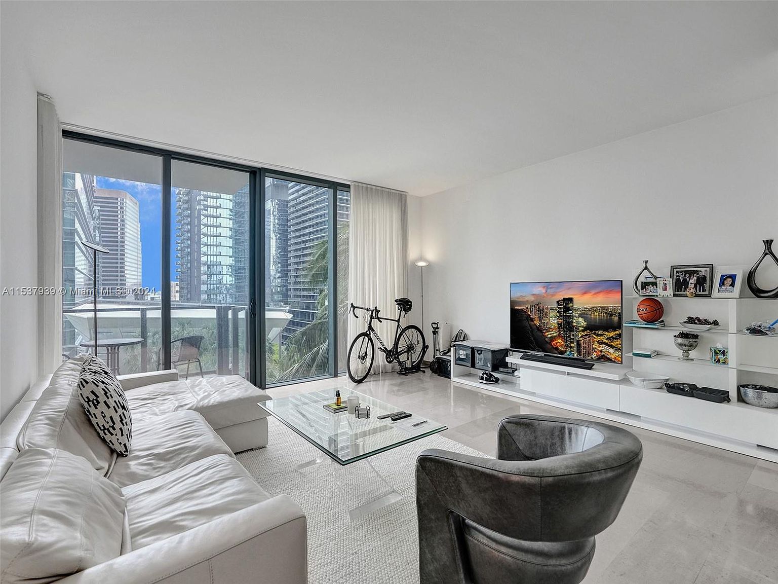 88 SW 7th St APT 907, Miami, FL 33130 | Zillow