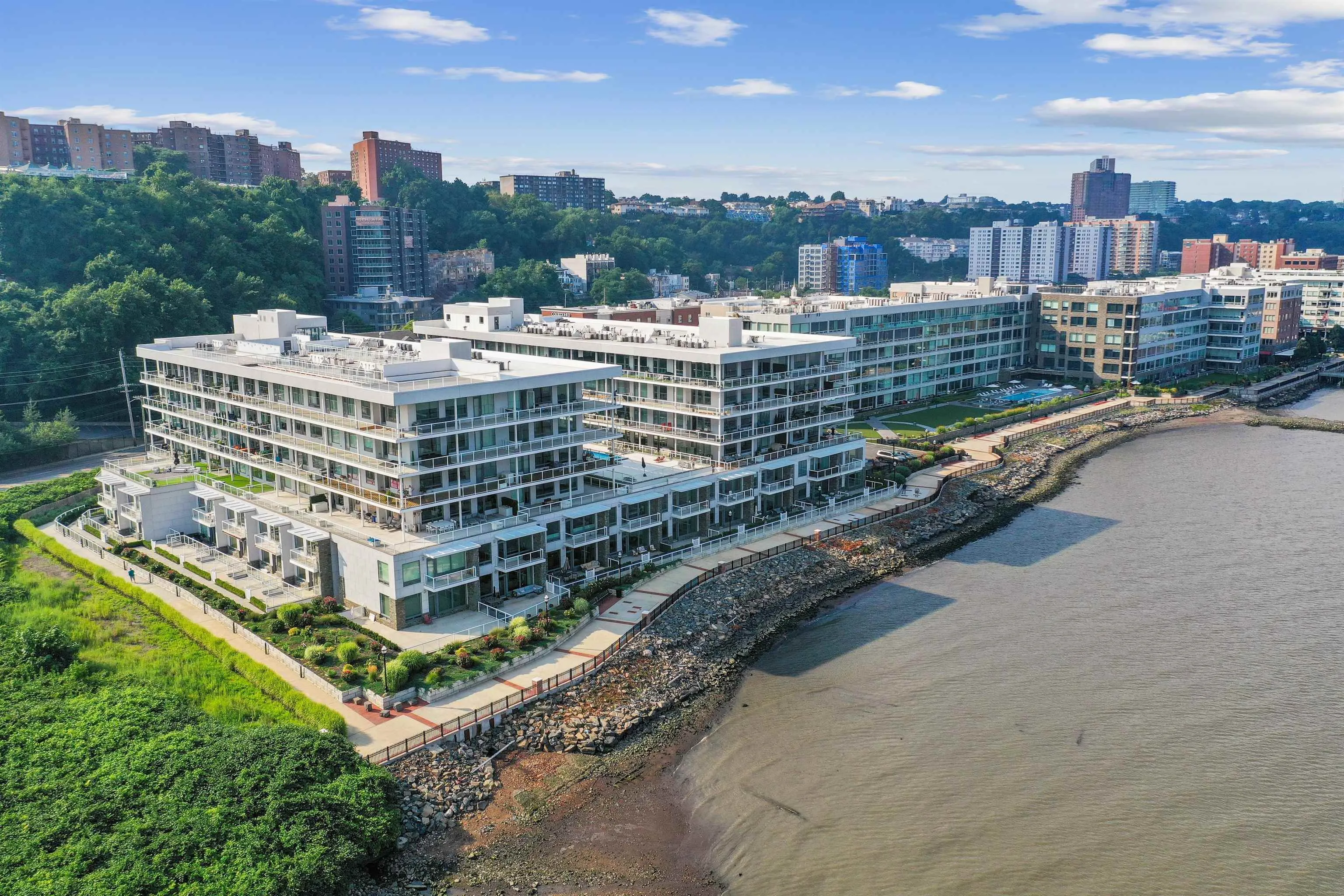 3 Somerset Lane #105 in Edgewater, New Jersey | StreetEasy