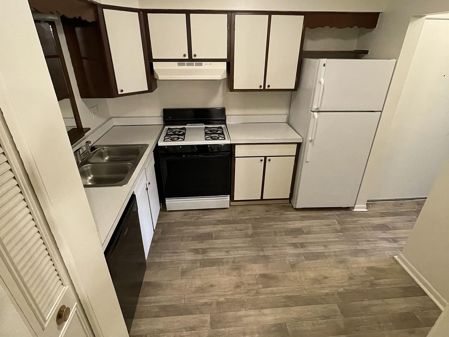 2510 Abbott Rd APT R11, Midland, MI 48642 | Zillow