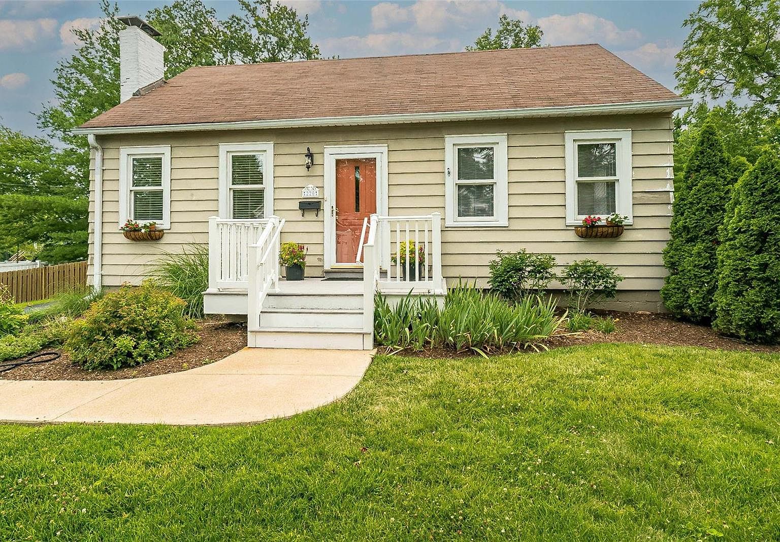 220 Frieda Ave, Saint Louis, MO 63122 | Zillow