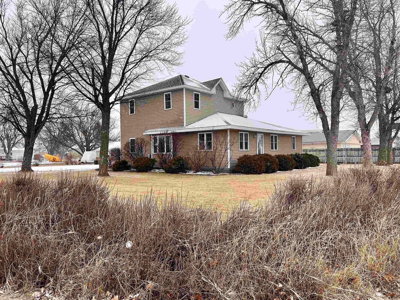 102 N Pioneer Rd, Reinbeck, IA 50669 | Zillow