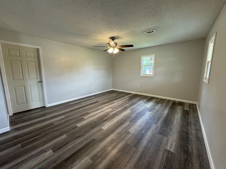 2414 W Bryan St Effingham SC | Zillow