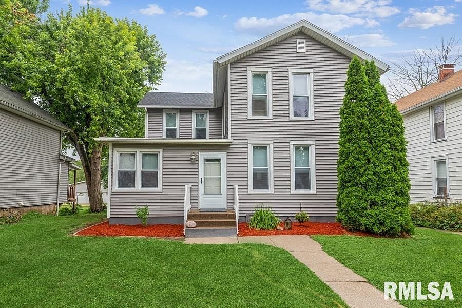 2722 Pershing Blvd, Clinton, IA 52732 | Zillow