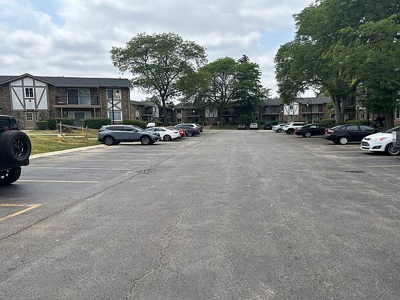 9S122 S Frontage Rd APT 28-107, Willowbrook, IL 60527 | Zillow