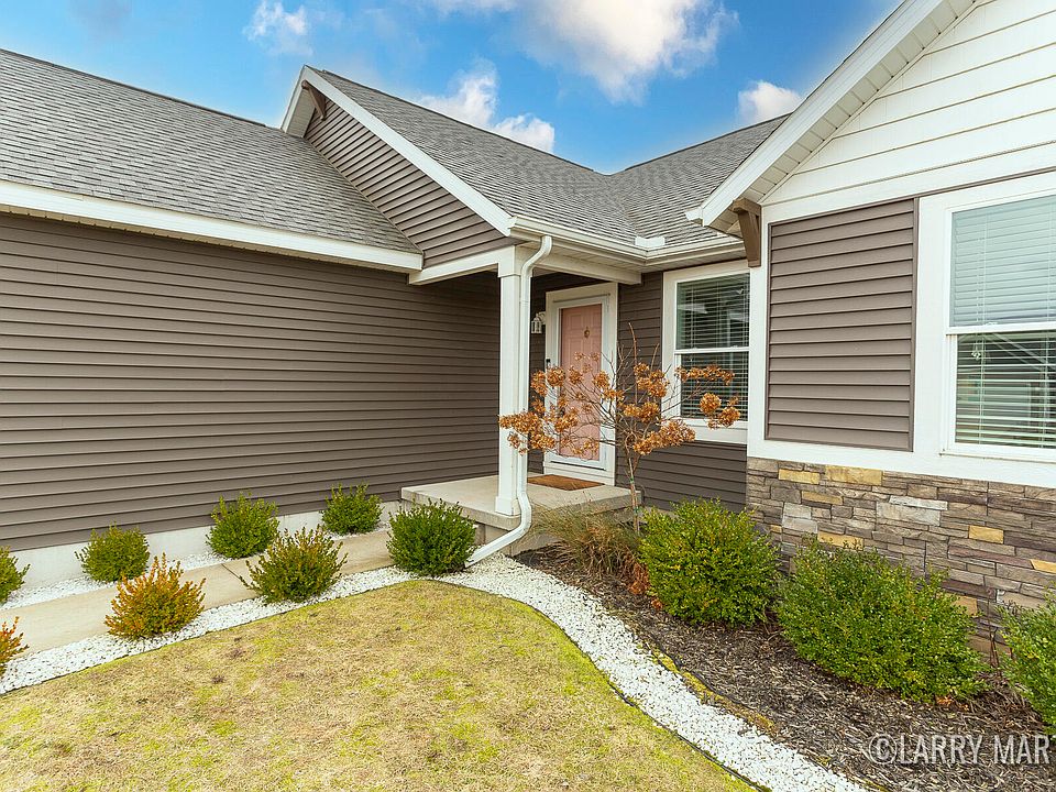 10876 Pine Bow Ct UNIT 52, West Olive, MI 49460 | Zillow